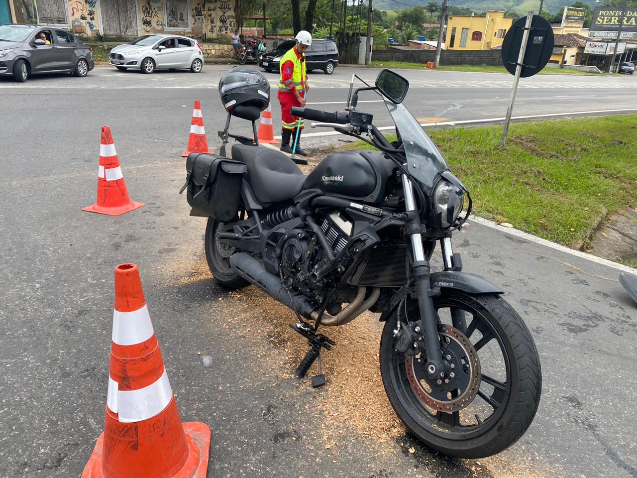 Acidente entre carro e moto deixa ferido em estado grave na BR-116 | Enfoco - O seu site de notícias
