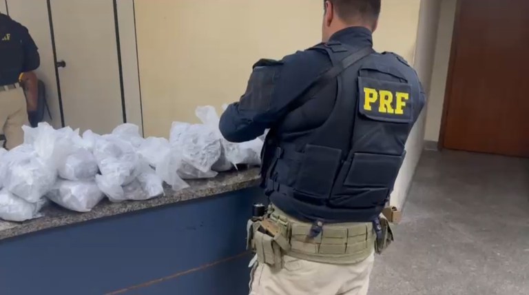 Homem é Preso Transportando Mais De 20kg De Maconha Na Dutra Enfoco