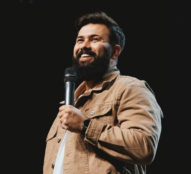 Humorista Douglas Di Lima apresenta 'Vida de Crente' em SG | Enfoco - O seu site de notícias