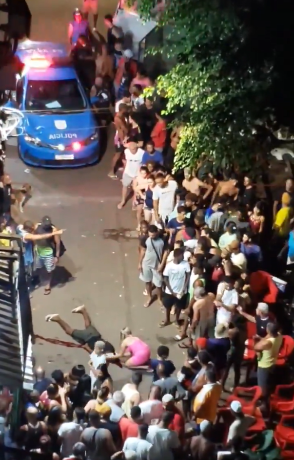 Jovem é Baleado Em Comunidade Na Zona Oeste Do Rio Enfoco O Seu