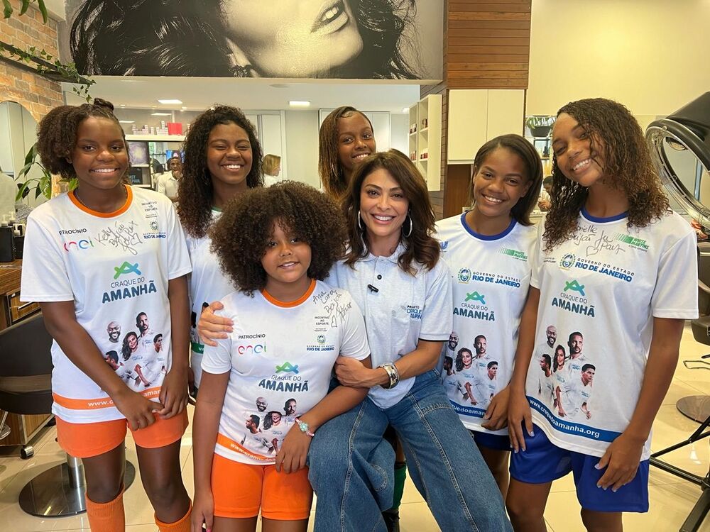 Juliana Paes tem tarde de beleza com jovens em Niterói | Enfoco - O seu ...