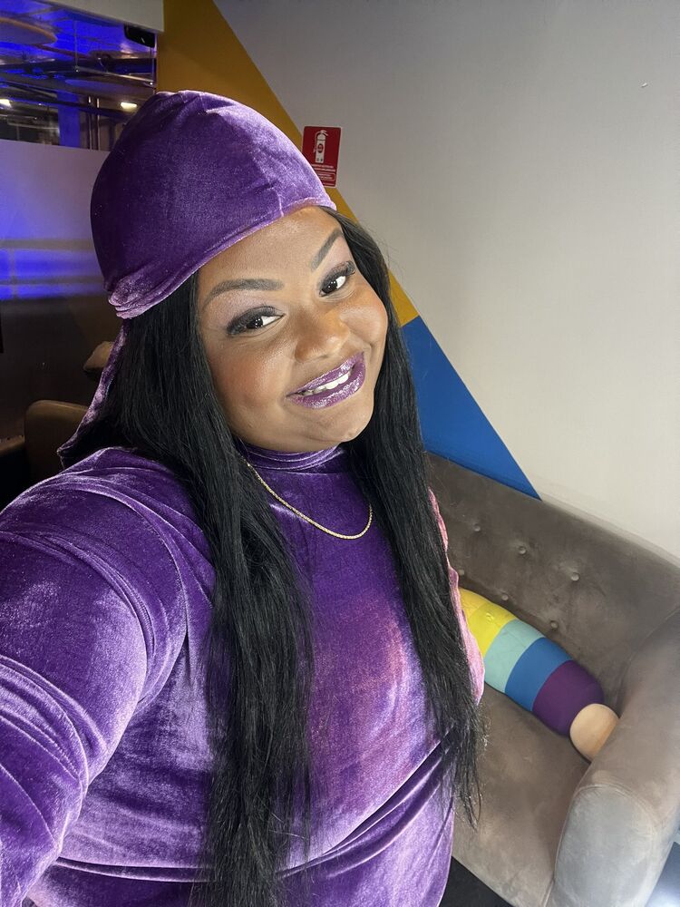 MC Carol resume Niterói a ela e a estátua de Arariboia; vídeo | Enfoco ...