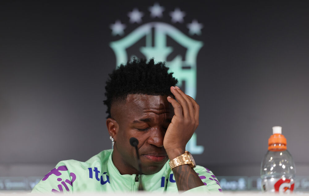 Vini Jr chora ao falar sobre racismo no futebol: 'É desgastante ...