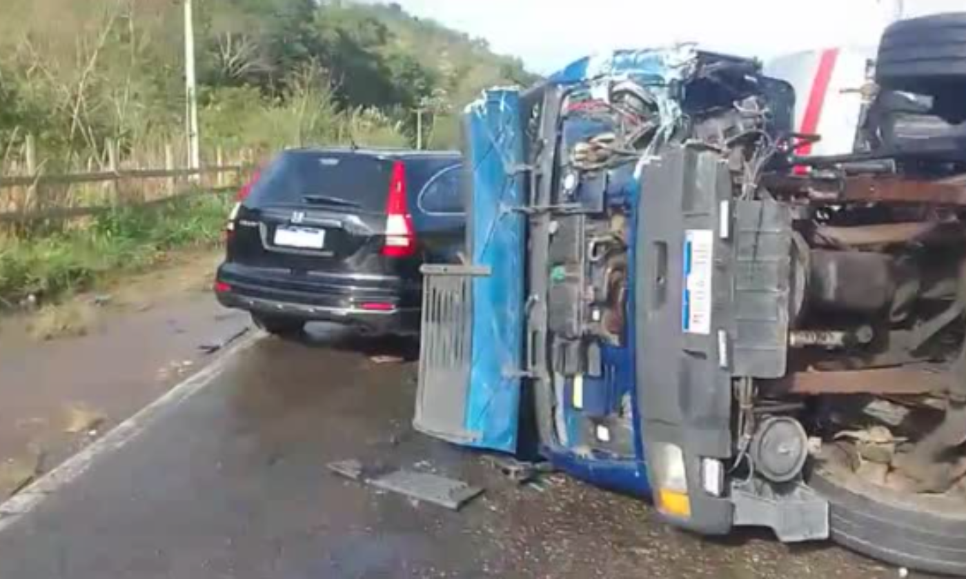 Motorista morre após batida na RJ-106, em Maricá; vídeo | Enfoco - O seu site de notícias