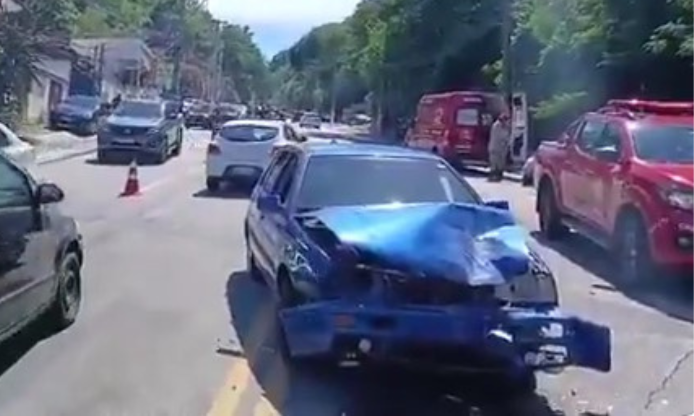 Acidente entre carro e moto deixa uma pessoa ferida em Niterói | Enfoco - O seu site de notícias