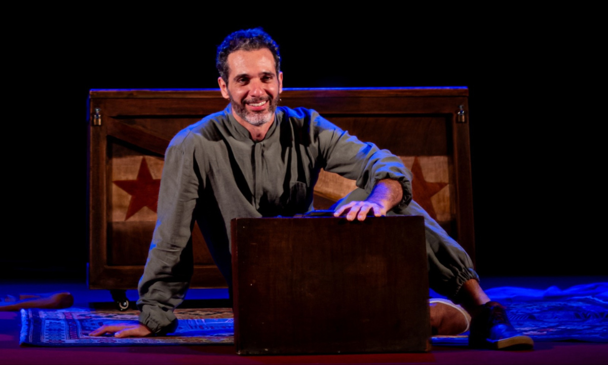 Ex-global emociona com monólogo pessoal em teatro do Rio | Enfoco - O ...