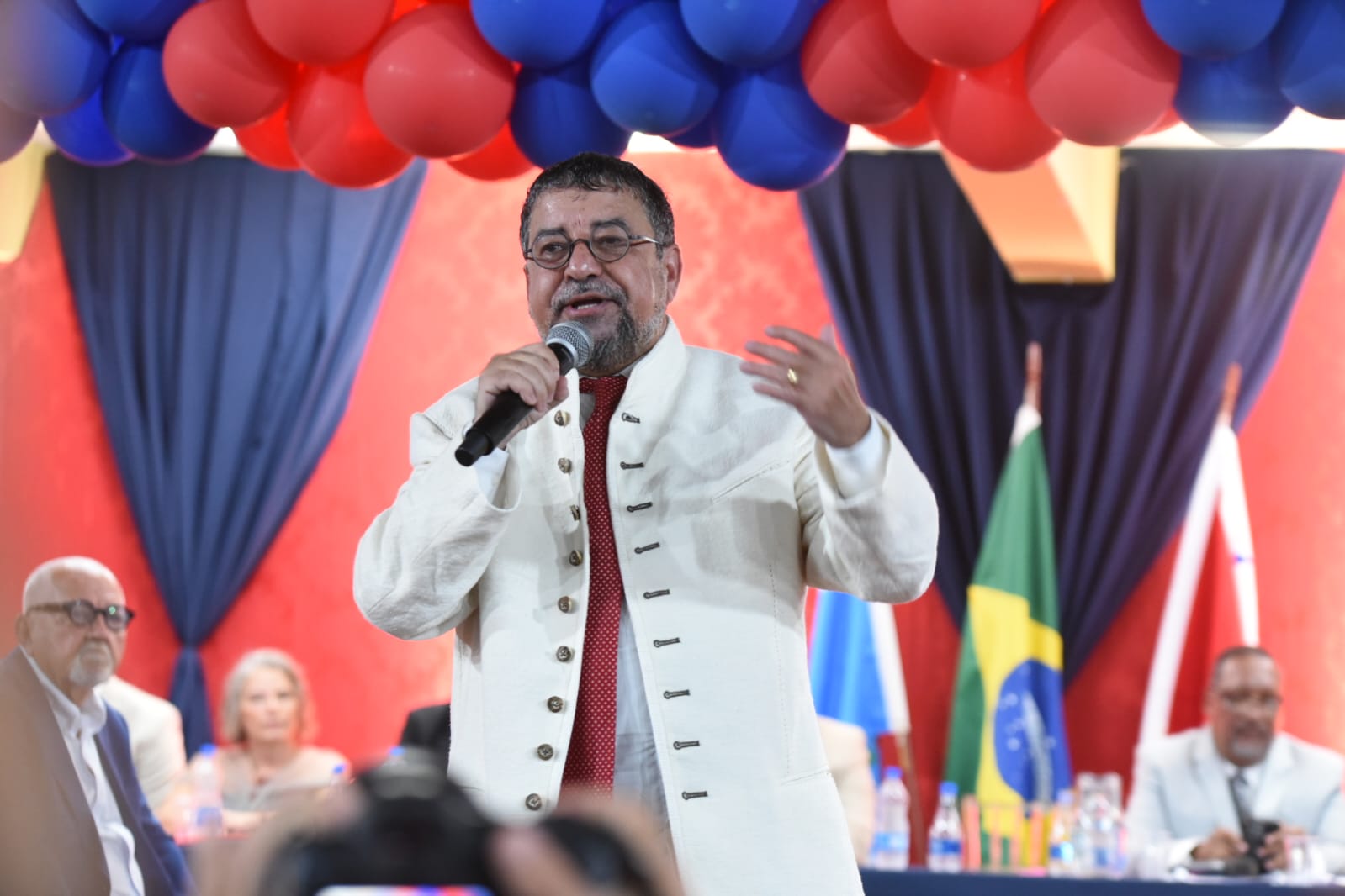 Quaquá toma posse falando em emprego e renda para os maricaenses ...