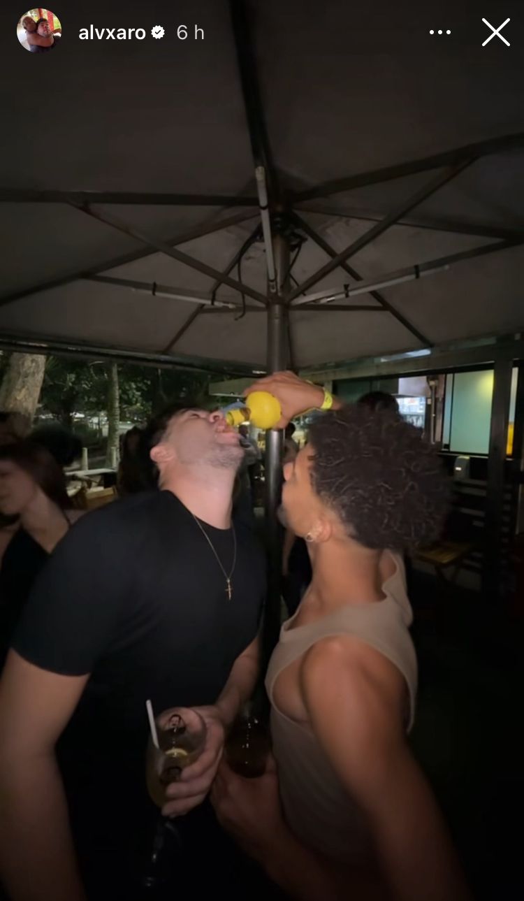 Beijo dos famosos: Lucas Leto e Álvaro 'ficam' em festa no quiosque ...