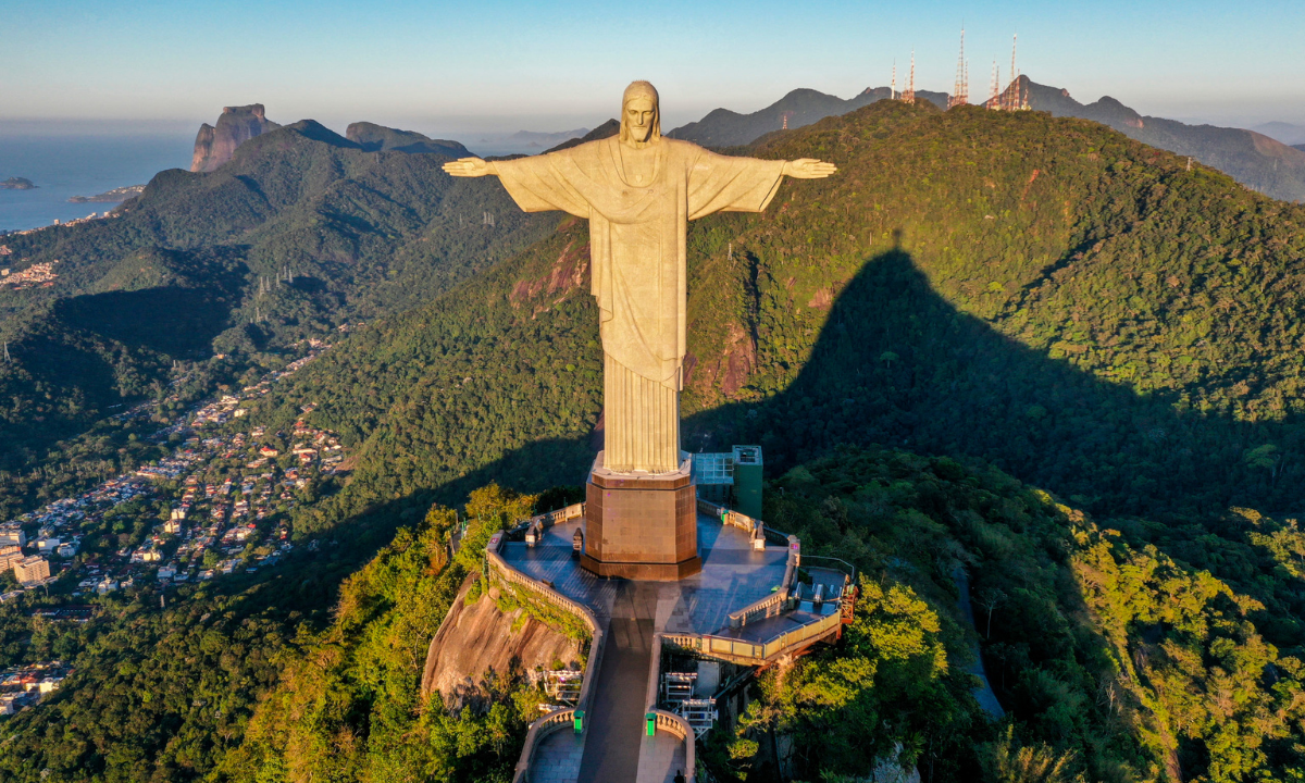 Homem morre após passar mal nas escadas do Cristo Redentor | Enfoco - O ...