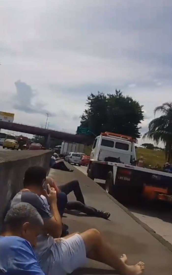 Tiroteio fecha Avenida Brasil e Linha Vermelha; veja vídeo | Enfoco - O seu site de notícias