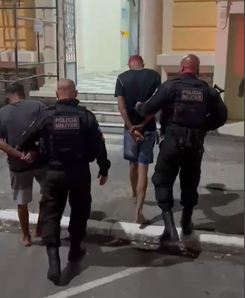 Dupla tenta fugir, mas acaba presa por tráfico em Niterói; vídeo | Enfoco - O seu site de notícias