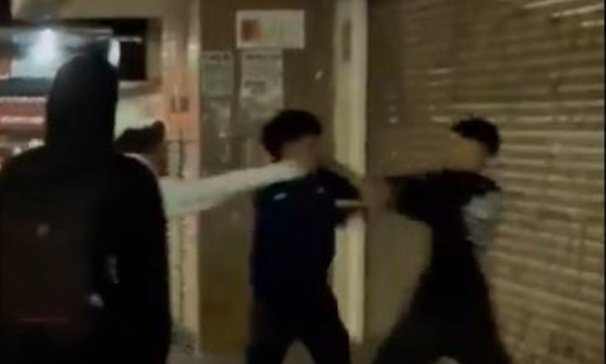 Professor E Aluno Trocam Socos Na Rua Após Bate Boca Em Sala De Aula