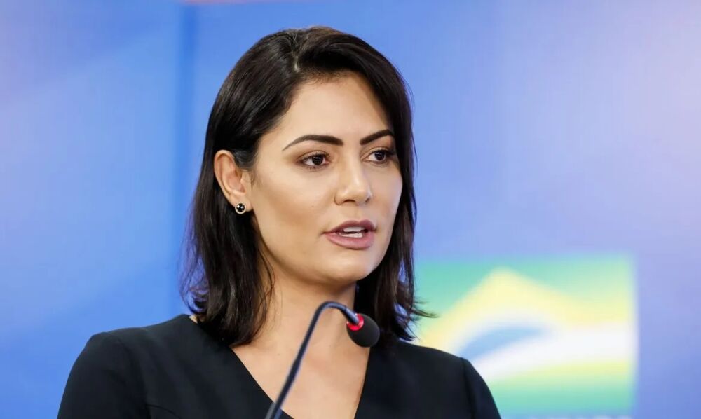 Michelle quebra o silêncio e fala sobre casamento com Bolsonaro ...
