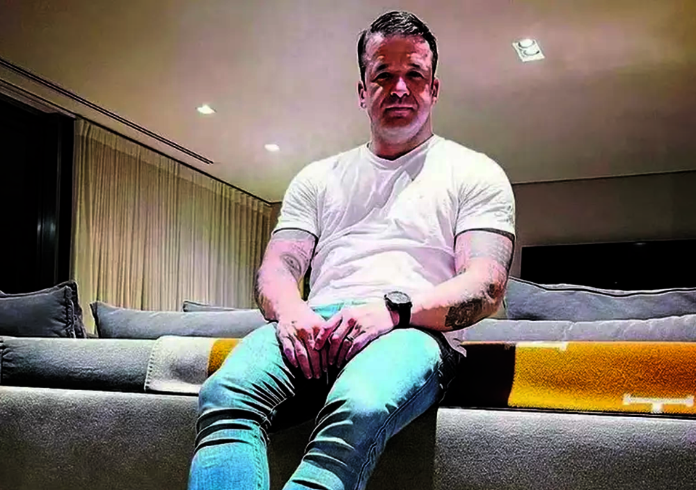 Empresário deve ser extraditado ao Brasil algemado pelas mãos e pés ...